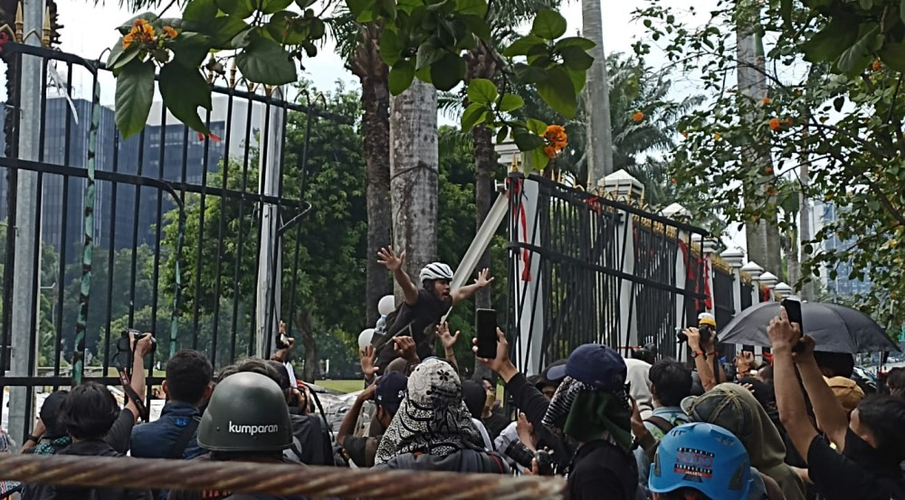 Aksi Demo Penolakan Revisi UU Pilkada, Ini Sikap Istana | KBR.ID - Tepercaya, membuka perspektif