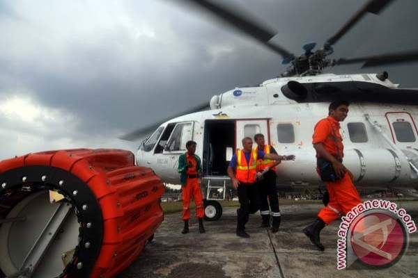 Tiga Helikopter Digunakan untuk Padamkan Api di Riau | KBR.ID ...