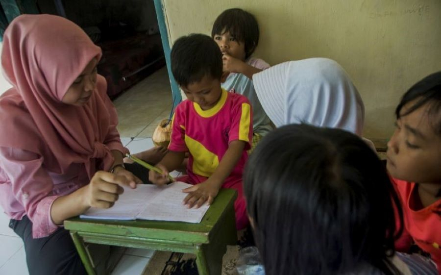 RUU Sisdiknas, DPR Perjuangkan Payung Hukum Profesi Guru PAUD | KBR.ID ...