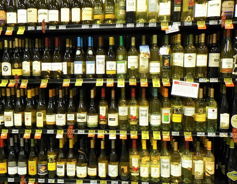 Negara Wajibkan Sertifikat Halal, Bagaimana Alkohol dan Daging Babi ...